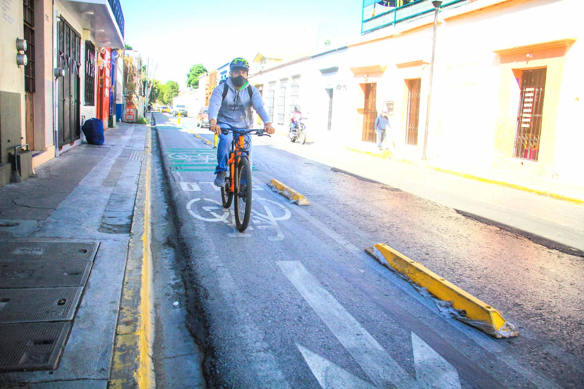 Ciclovías en Oaxaca, invadidas a diario por motos y automóviles | NVI ...