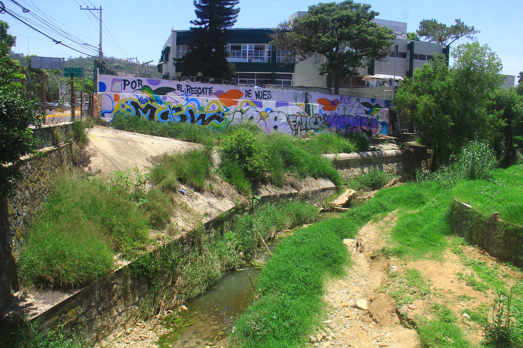 Llevan 2 años esperando obras prometidas en colonia Díaz Ordaz, Oaxaca ...