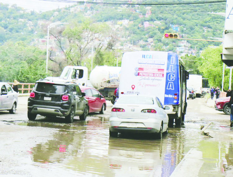 Avenida Ignacio Bernal, la vialidad llena de "cráteres" tras las ...