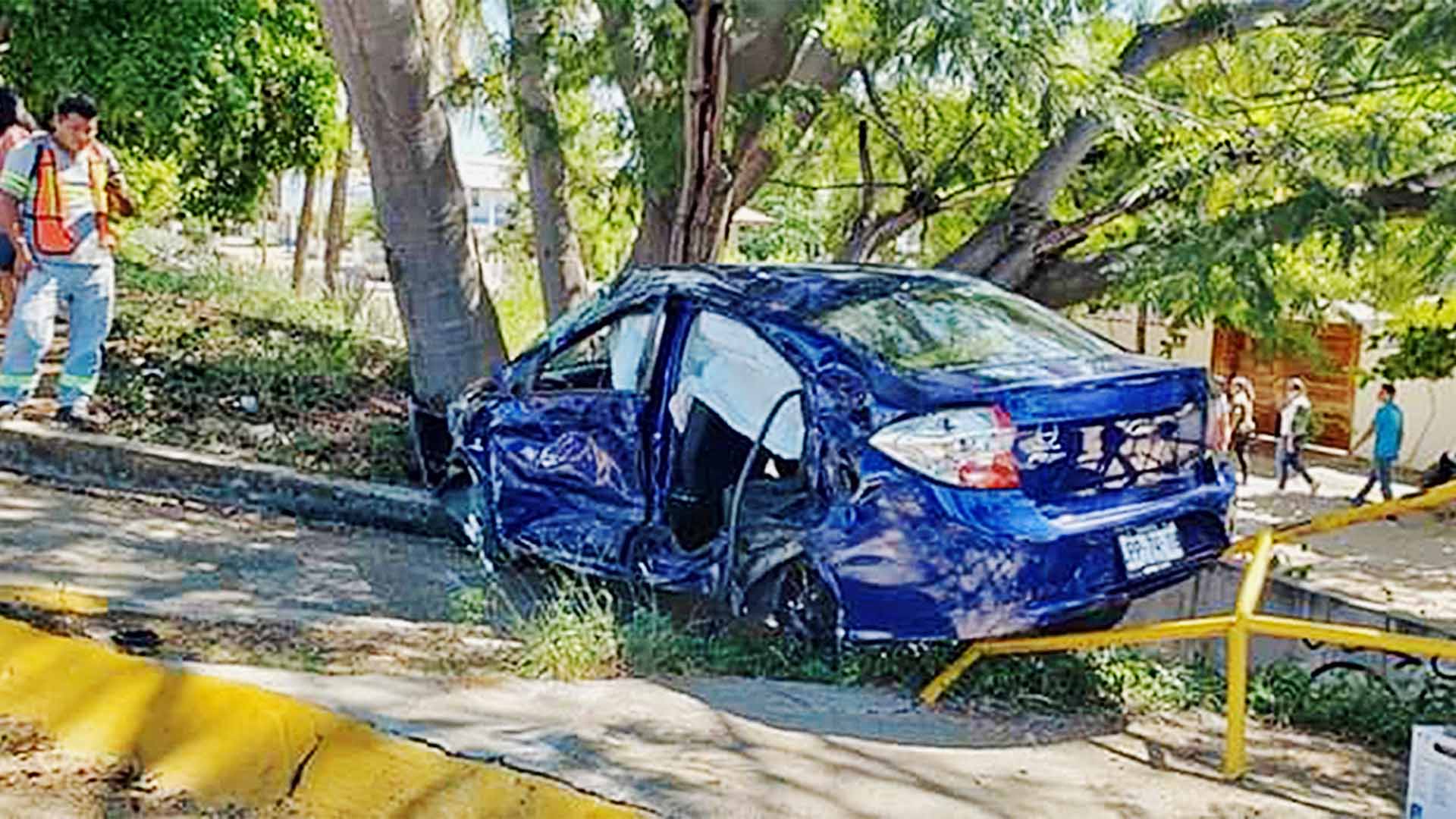 ¡Aparatoso choque en Puerto Escondido!... autos destruidos | NVI Noticias