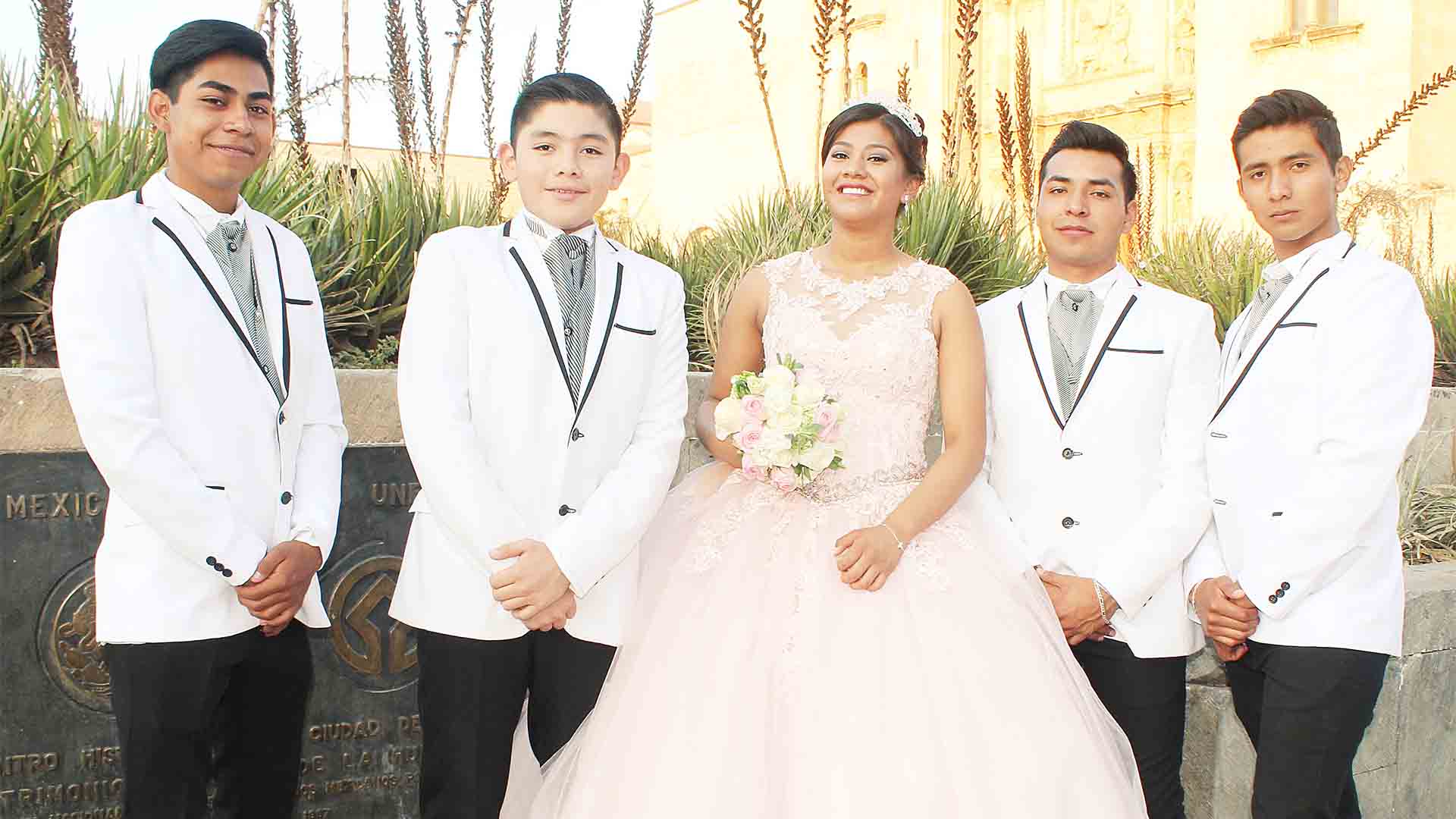 Karla Andrea celebra sus Quince Años | NVI Noticias