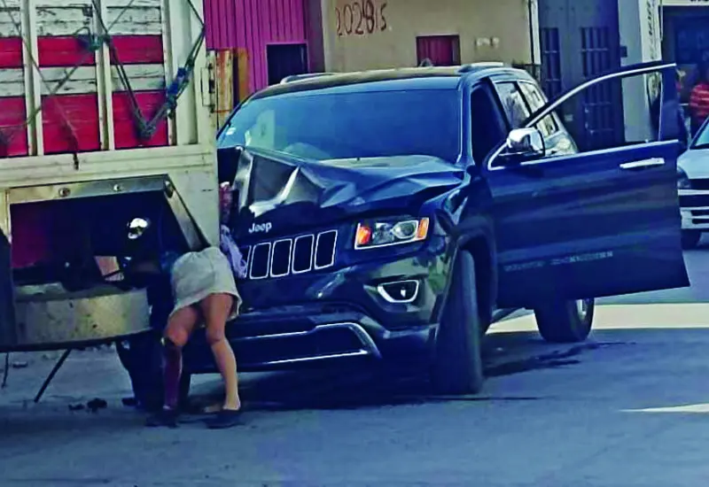 Fallece prensada entre torton y camioneta Jeep; conductor es detenido ...
